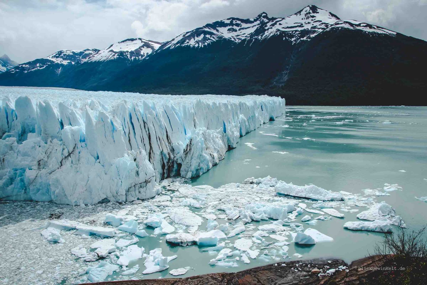 Der Perito Moreno Gletscher in Patagonien: Himmel aus Eis – blickgewinkelt
